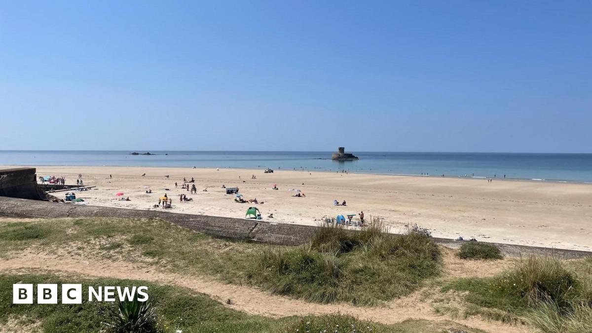 Swimmers encouraged to join 30 Bays in 30 Days sea challenge - BBC News