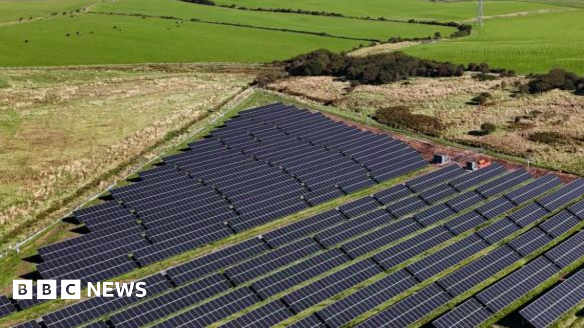 Council's net zero Barrow solar farm project complete - BBC News