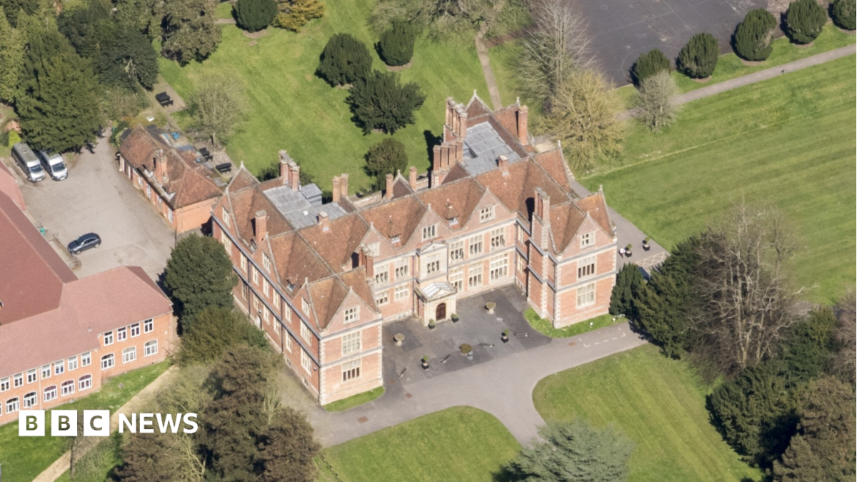 Shaw House: West Berkshire Council wants help for mansion plan - BBC News