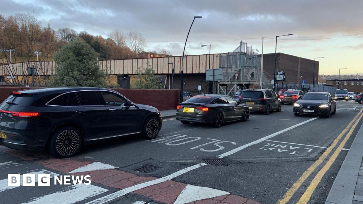 Changes to road layout and traffic at Sheffield railway station - BBC News