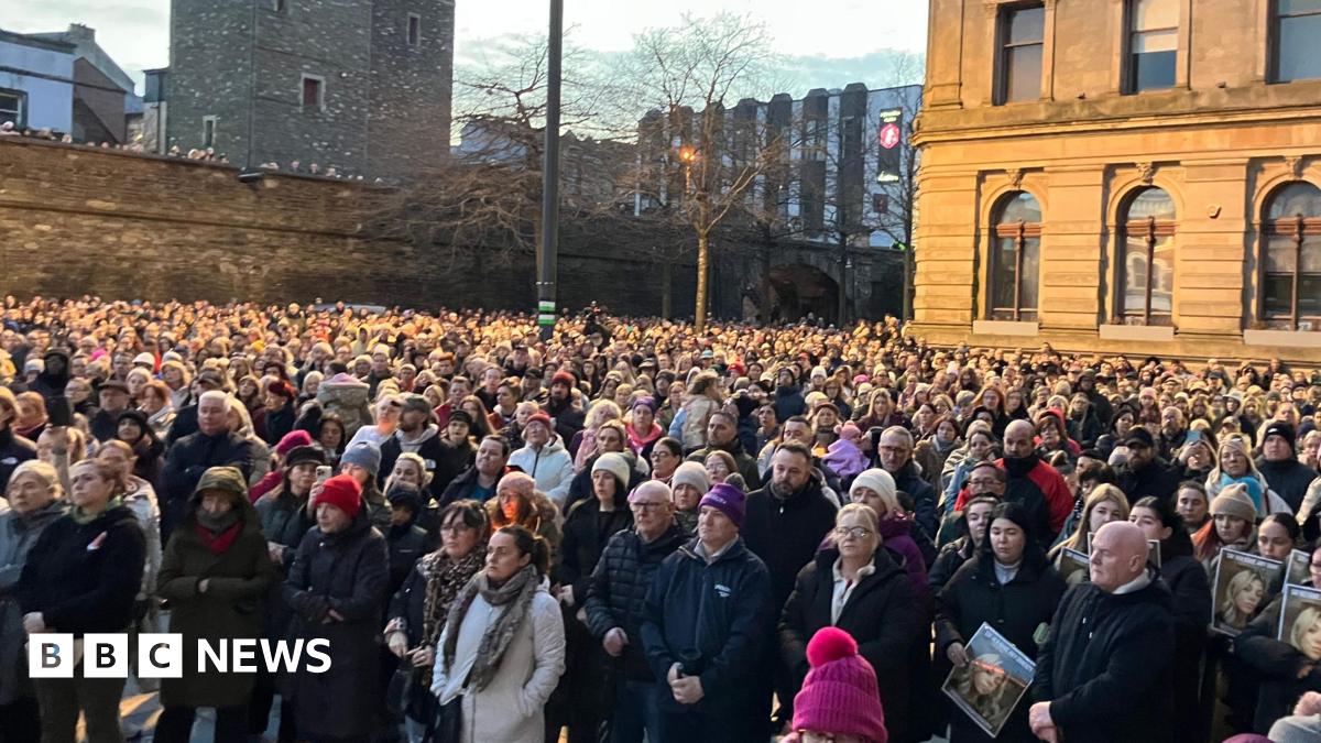 Amy Doherty: Hundreds gather at vigil after killing of mother-of-two ...
