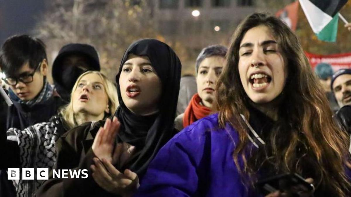 Whistles and boos at tense France-Israel football match - BBC News