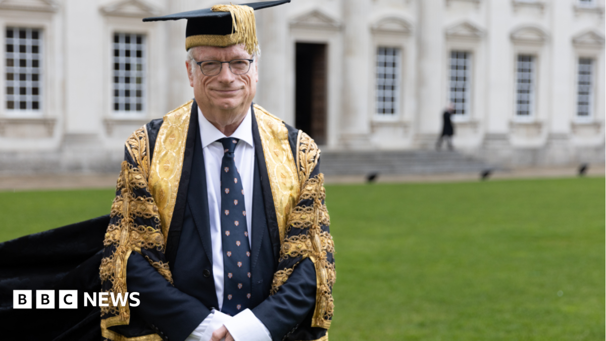 Lord Chris Smith installed as new Cambridge University chancellor - BBC ...
