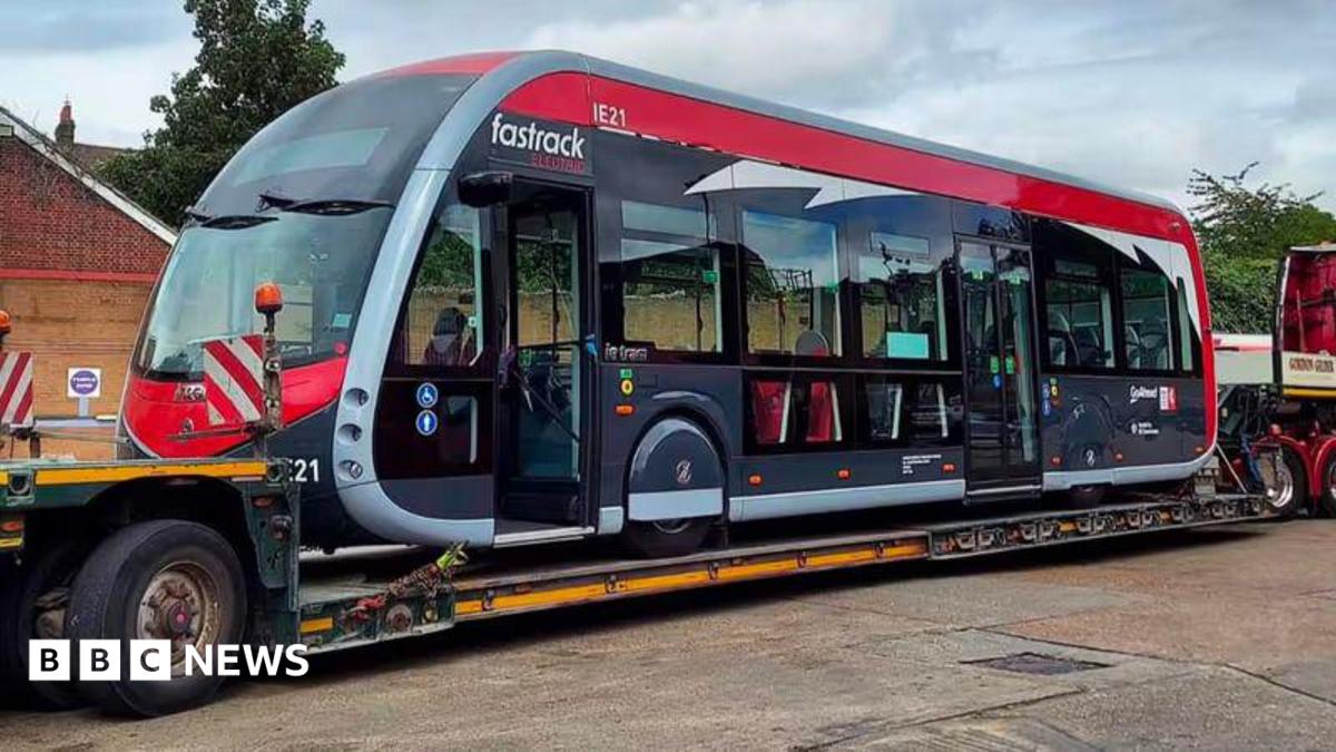 Kent: First electric bus arrives ahead of switch - BBC News