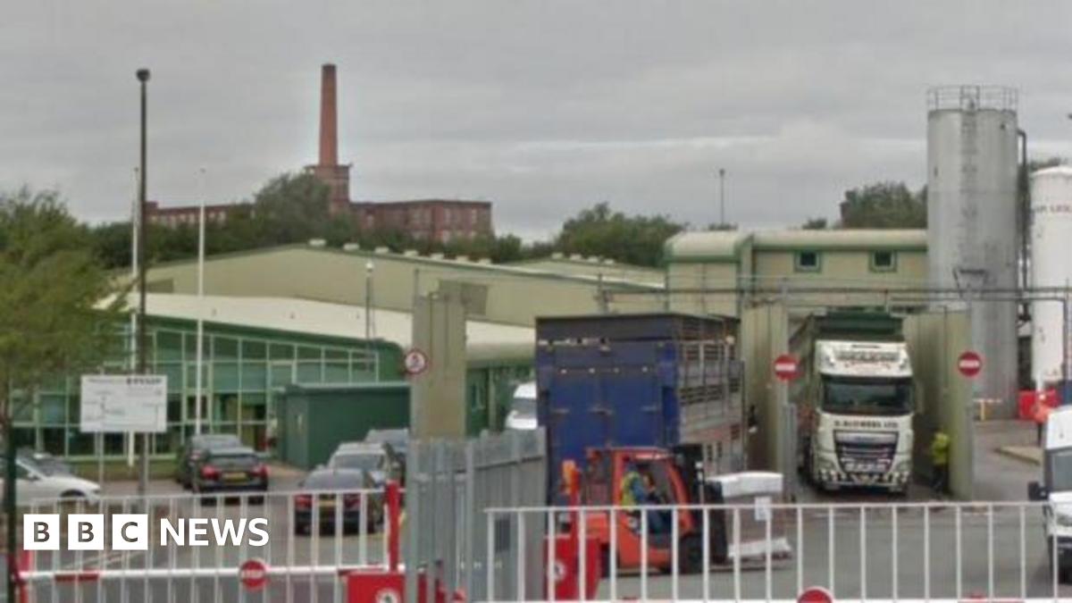 Hundreds of jobs set to go as Pilgrim's UK bacon factory shuts - BBC News