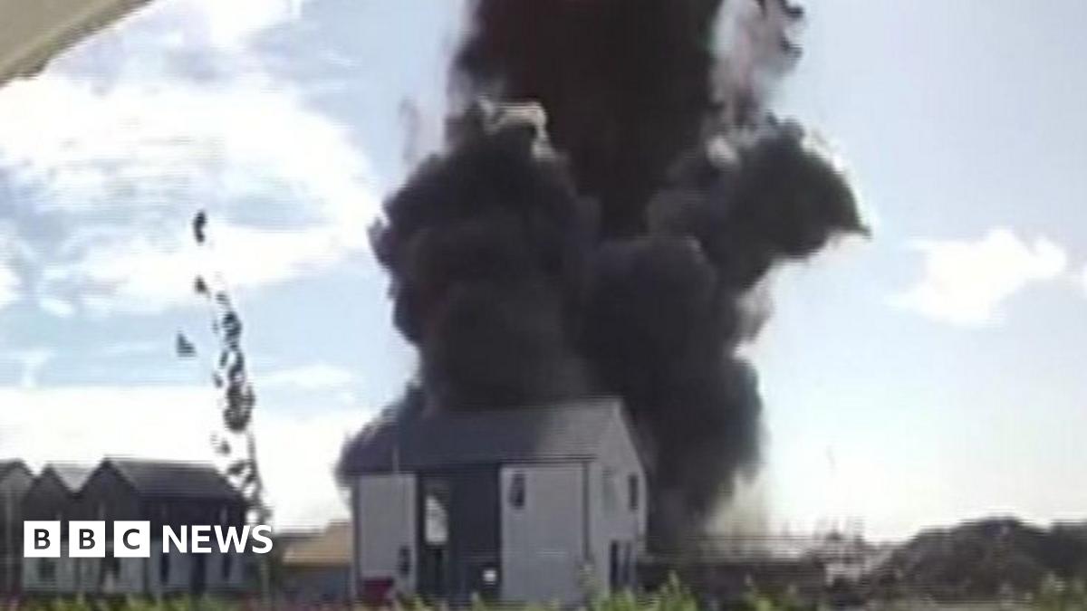 Newtownards: Watch controlled explosion of World War Two bomb - BBC News