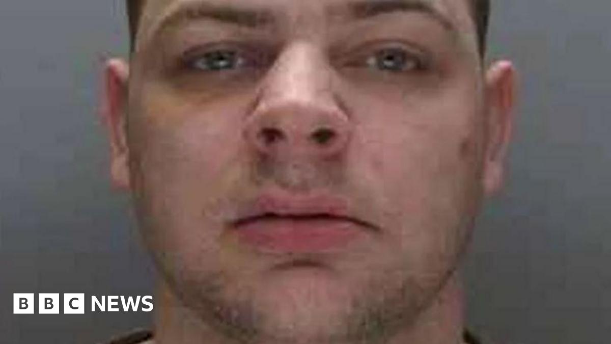 Manhunt after Liverpool prisoner goes missing from jail - BBC News