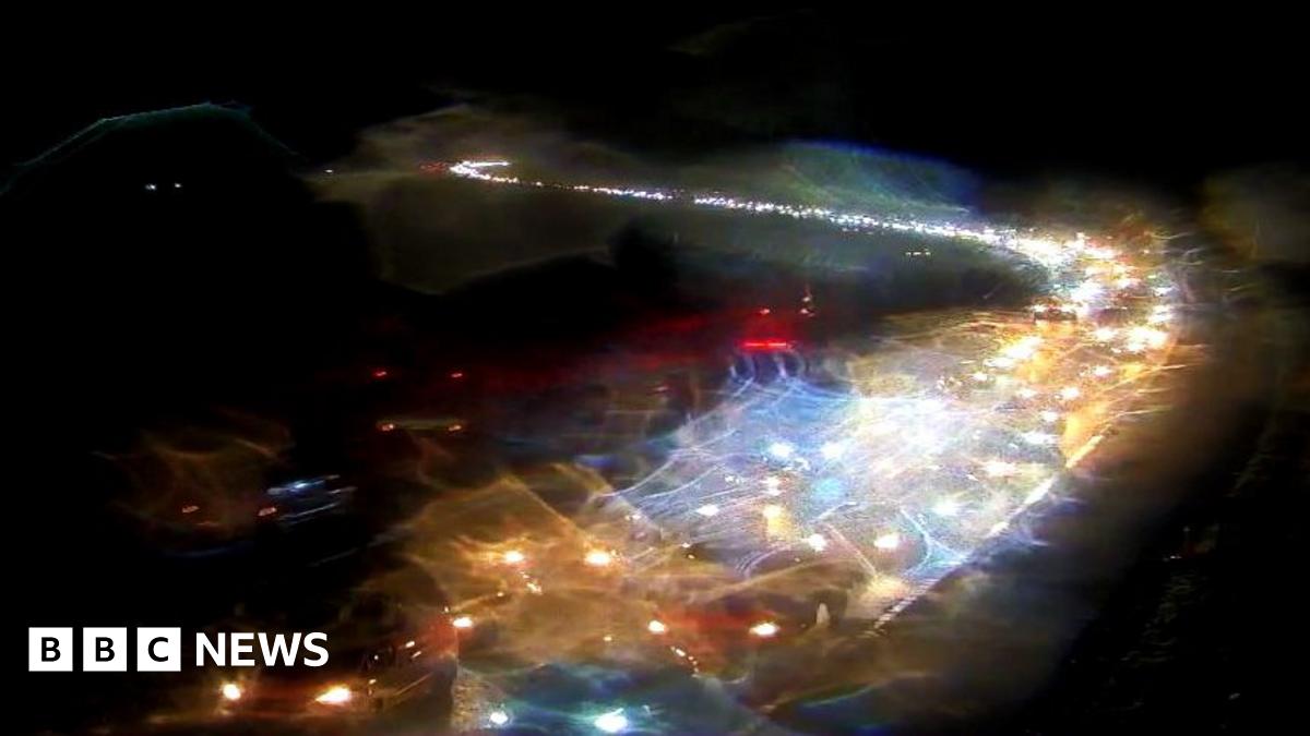 Roadworks overrun causes 10-mile tailback on M77 - BBC News