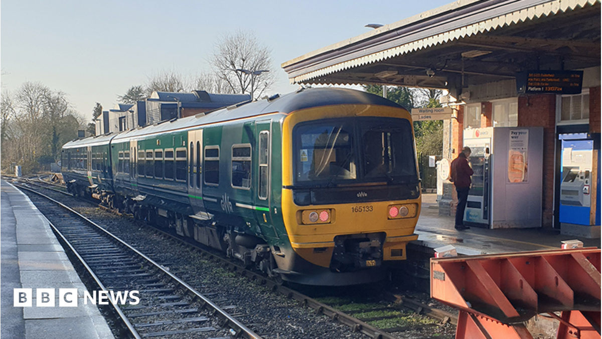 Reading to Basingstoke trains return after morning cancellations - BBC News