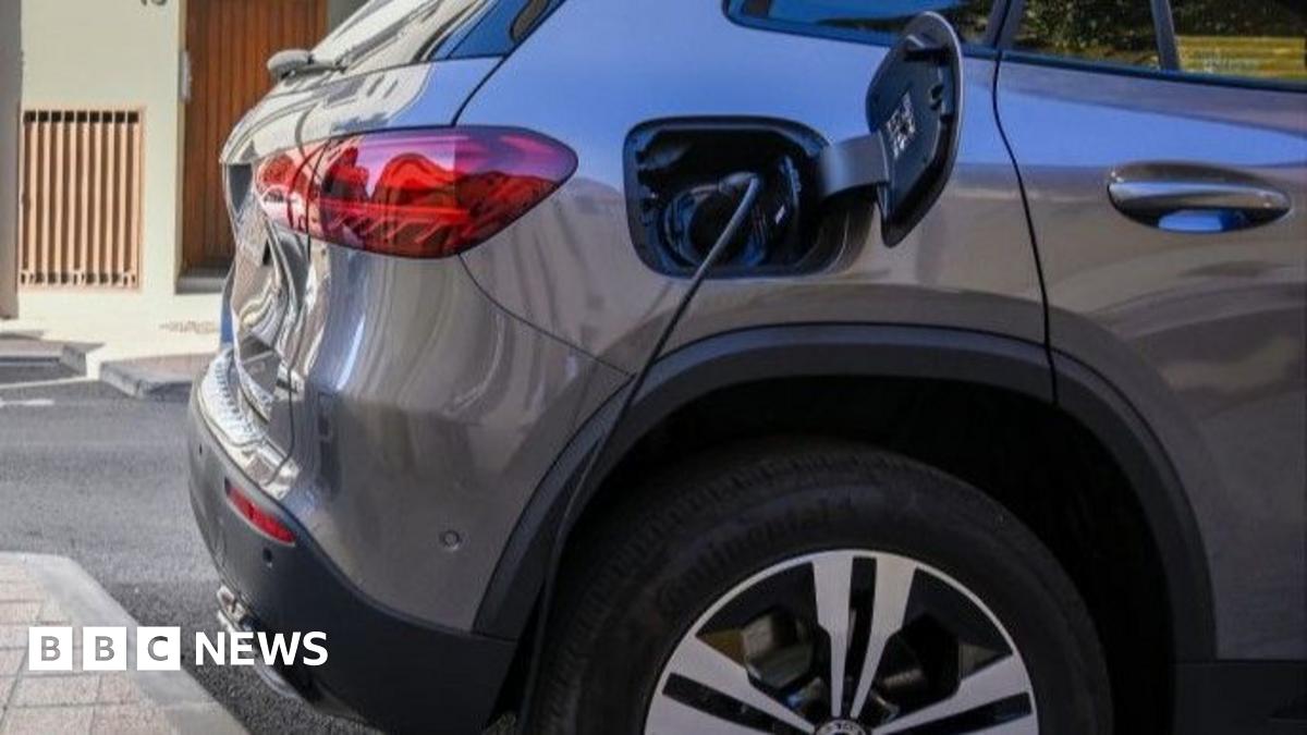 How to tell the health of a battery in a used EV - BBC News