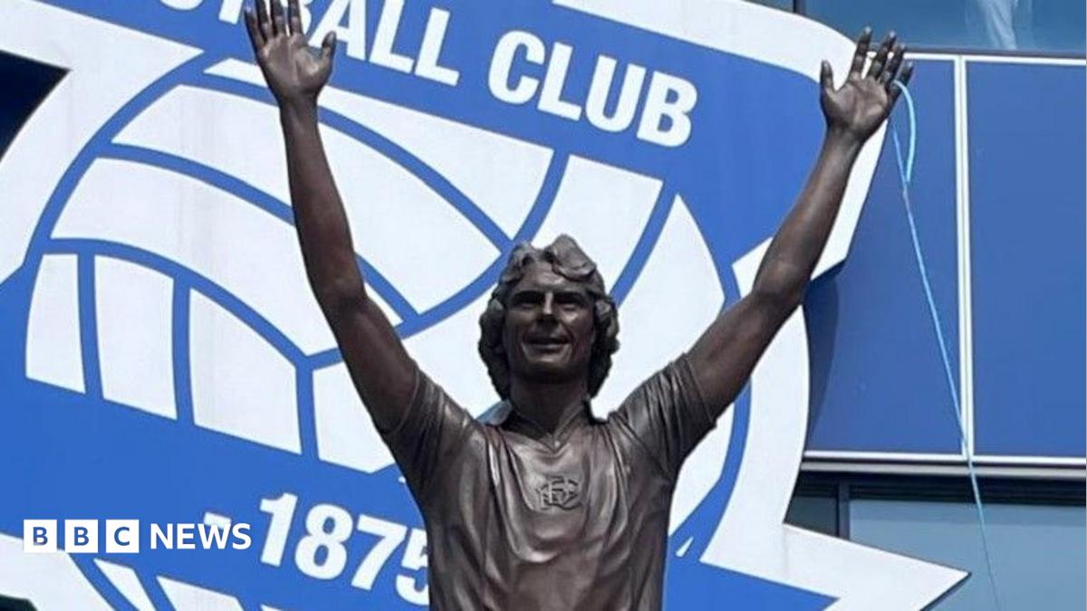 Bronze statue of Birmingham City legend Trevor Francis unveiled - BBC News