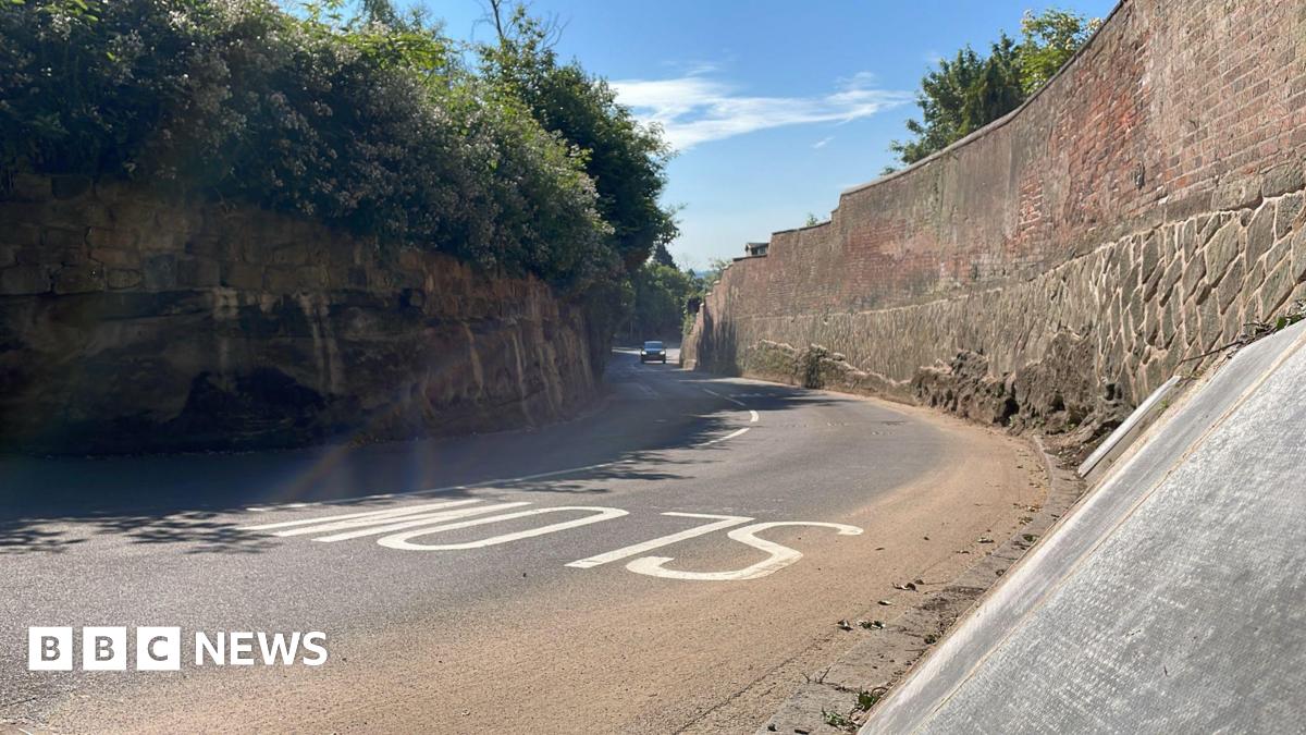 Bramcote: 'Devil's Bend' road reopens after wall collapse - BBC News