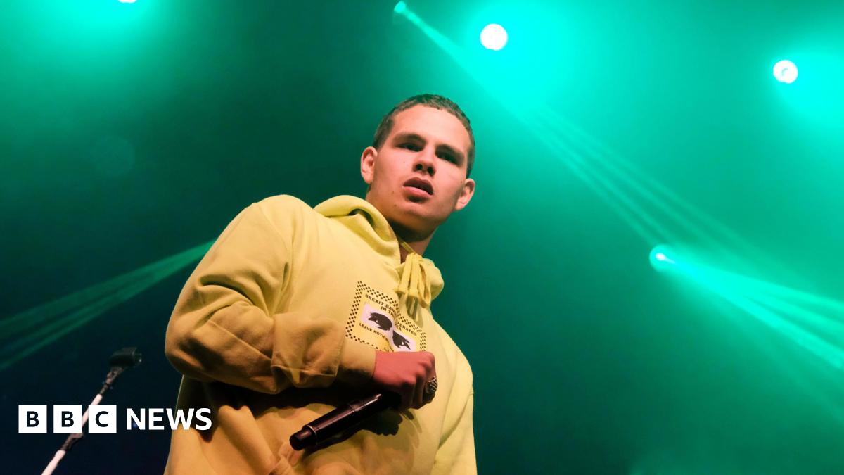 Slowthai: Will the rapper be 'cancelled for the rest of time'? - BBC News