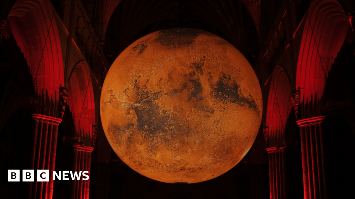 Huge Mars sculpture to be go on show at Leicester Cathedral - BBC News