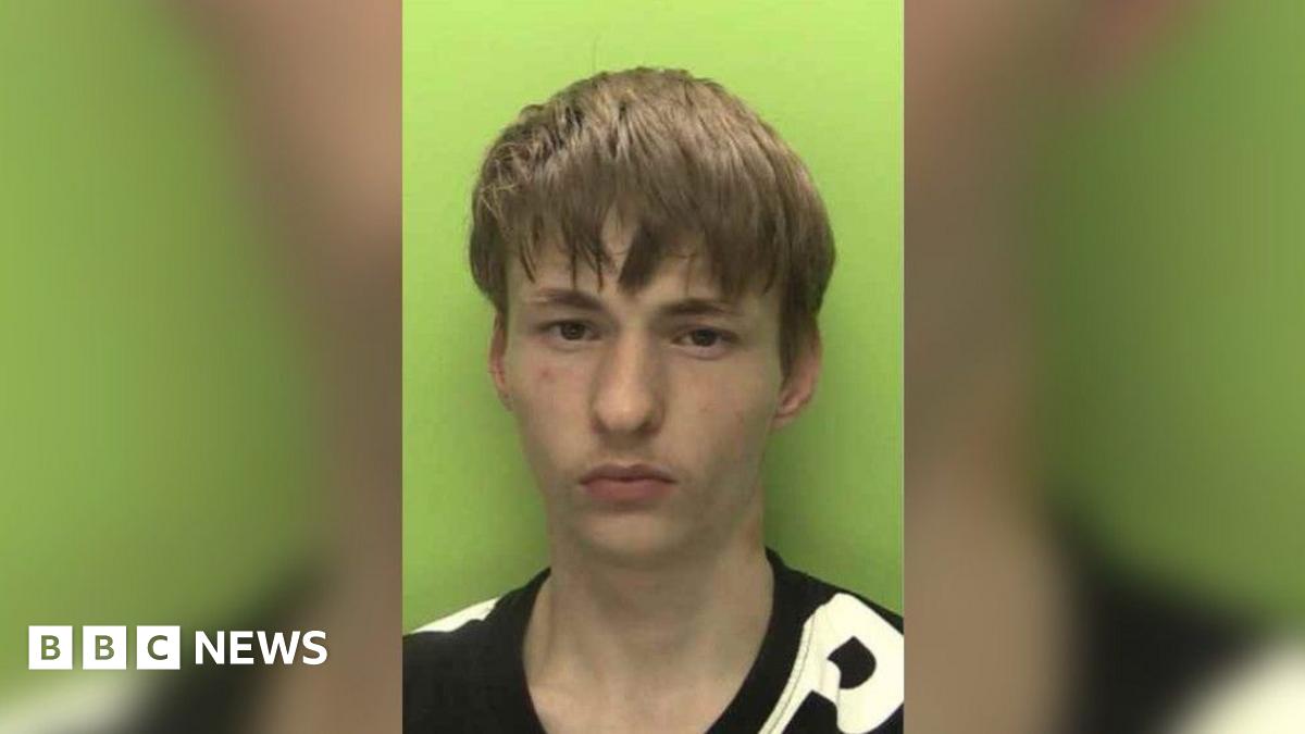 'Cowardly' man stabbed boy in the back outside KFC in Bulwell - BBC News