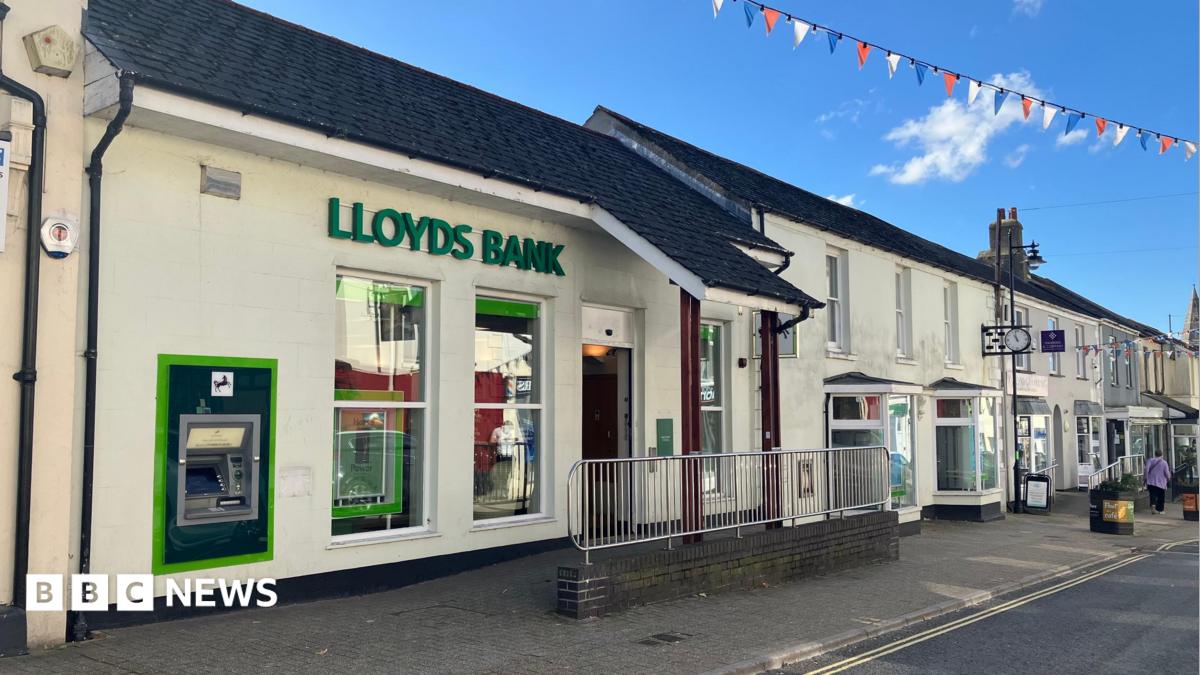 Six bank branches to close across Devon and Cornwall - BBC News