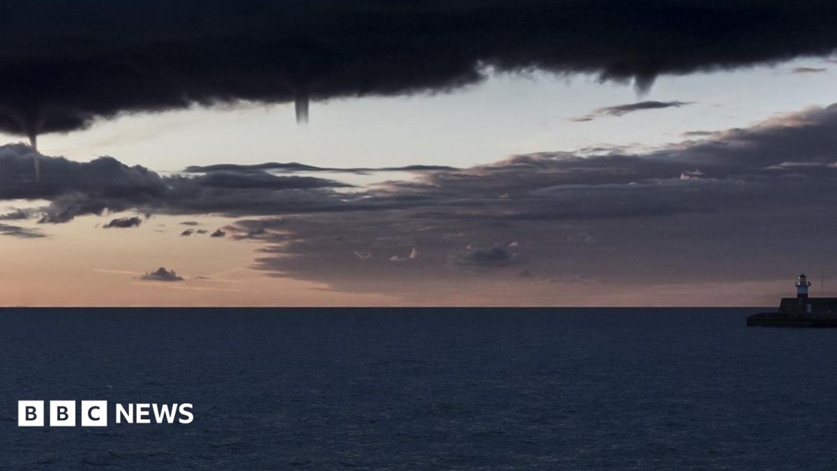 Funnel clouds: Five captured on camera over Wicklow Harbour - BBC News