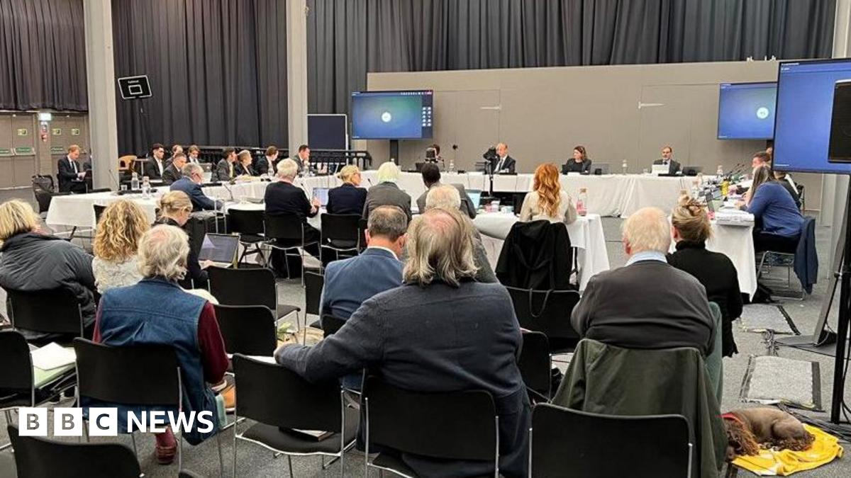 Botley West solar farm developer questioned over visual impact - BBC News