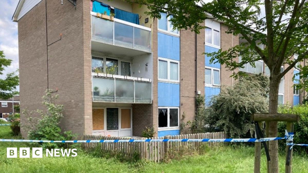 Cambridge: Man arrested following Edgecombe flat fire - BBC News