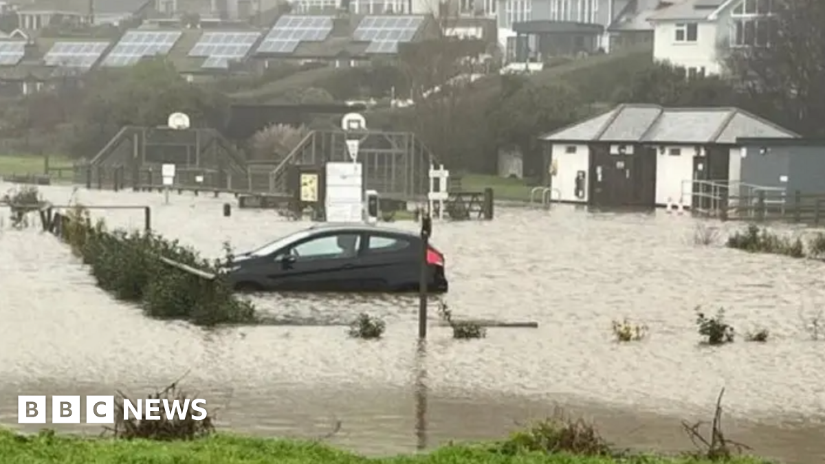 Flooding risk areas by Devon rivers warns Environment Agency - BBC News