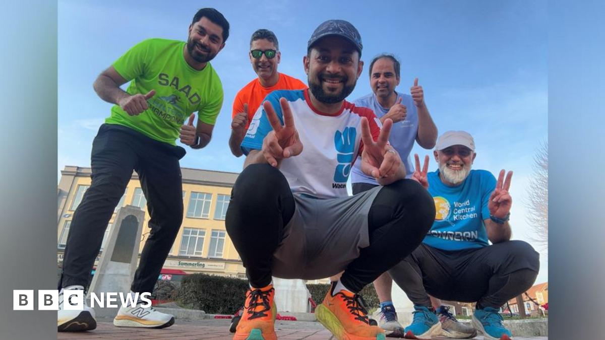 Ramadan runners raise funds for Chesham mosque soup kitchen - BBC News
