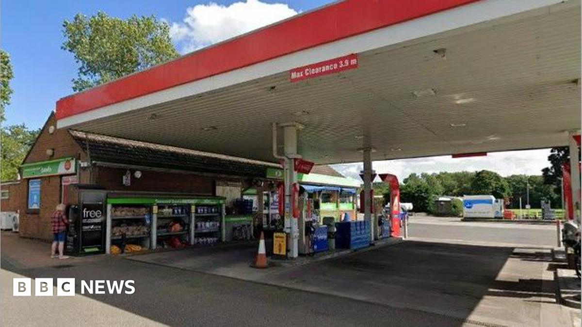 Bomb squad called to Powburn petrol station ATM blast - BBC News