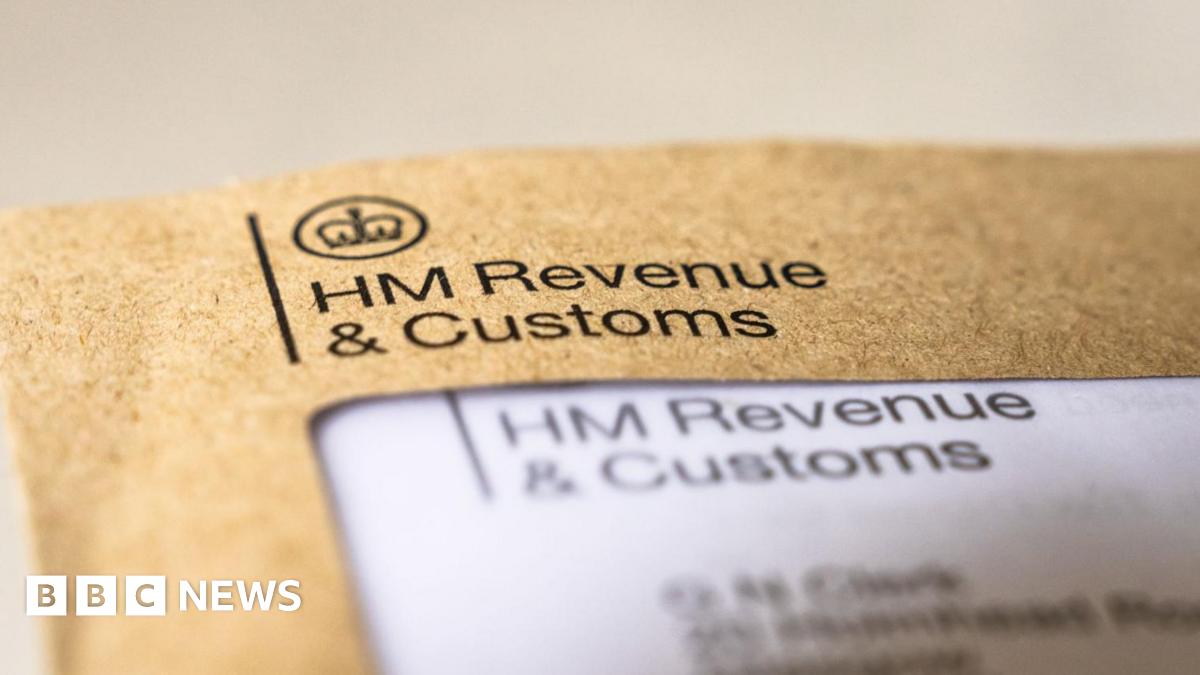 Two HMRC officers from Bradford charged over data leak for cash - BBC News