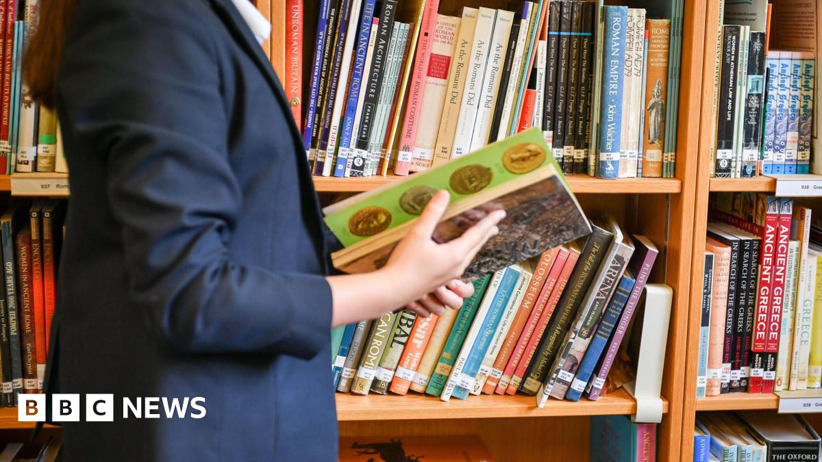 Derbyshire County Council to discuss new library cuts plan - BBC News