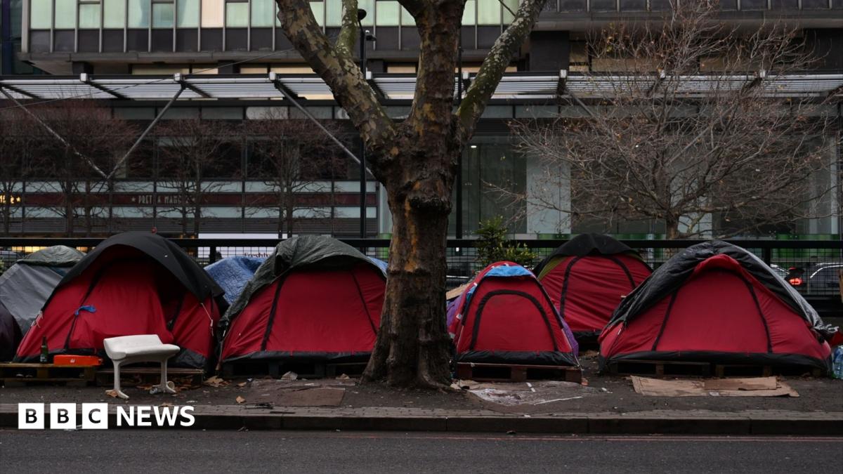 Camden to issue 'passports' for rough sleepers - BBC News