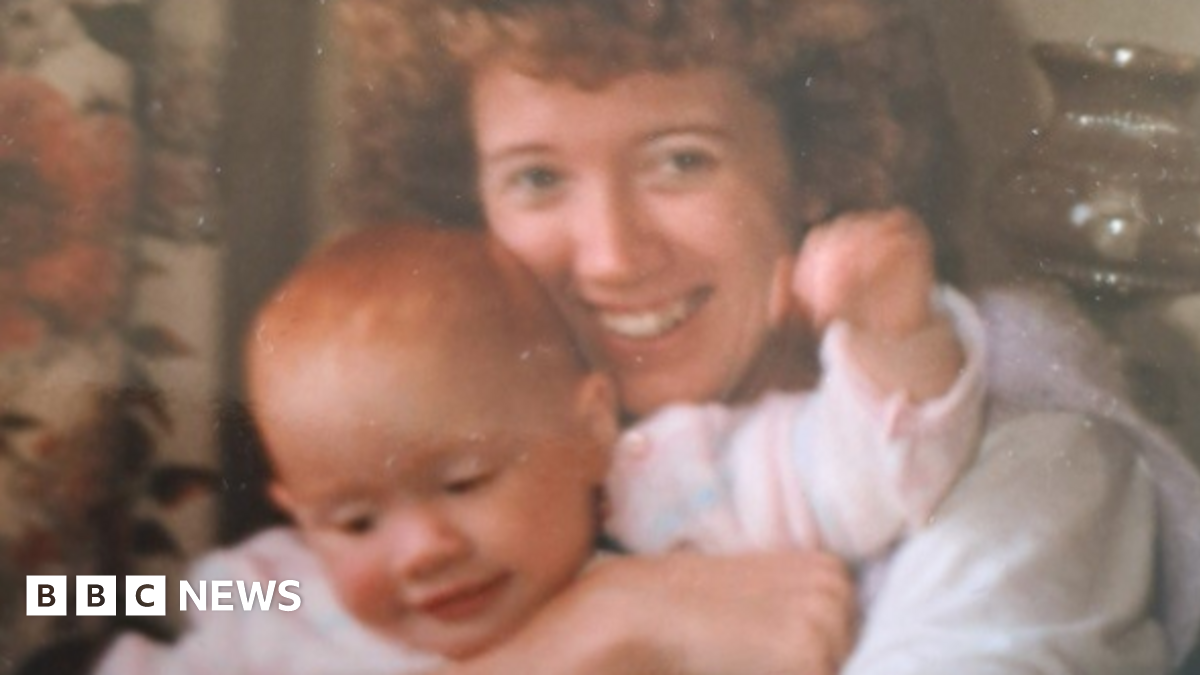 Man arrested over Shona Stevens murder in 1994 - BBC News