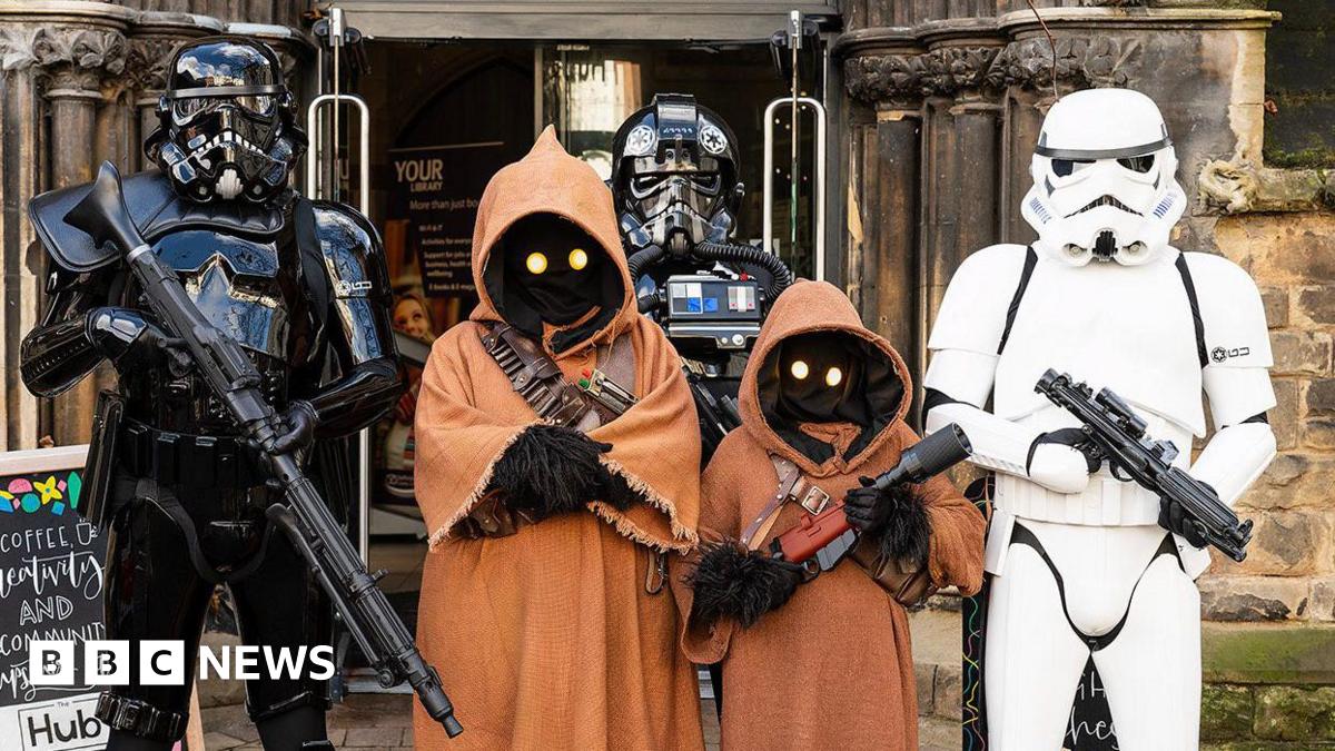 Sci-fi characters to invade Lichfield city centre for festival - BBC News