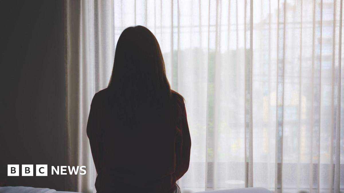 Southern Housing: Vulnerable tenants 'forgotten' in unsafe homes - BBC News