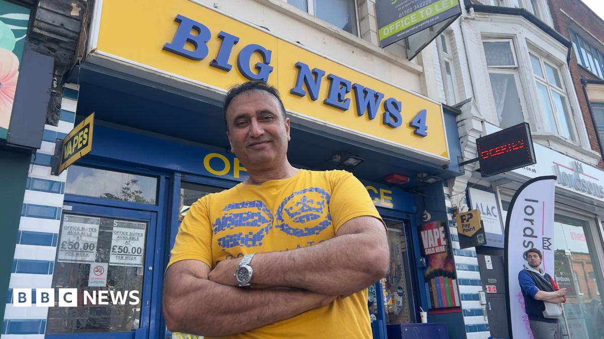 Southend shopkeeper defends premises amid machete disorder - BBC News