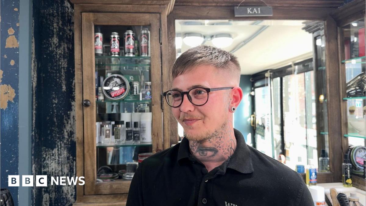 Dorset barber creates safe space for trans men - BBC News