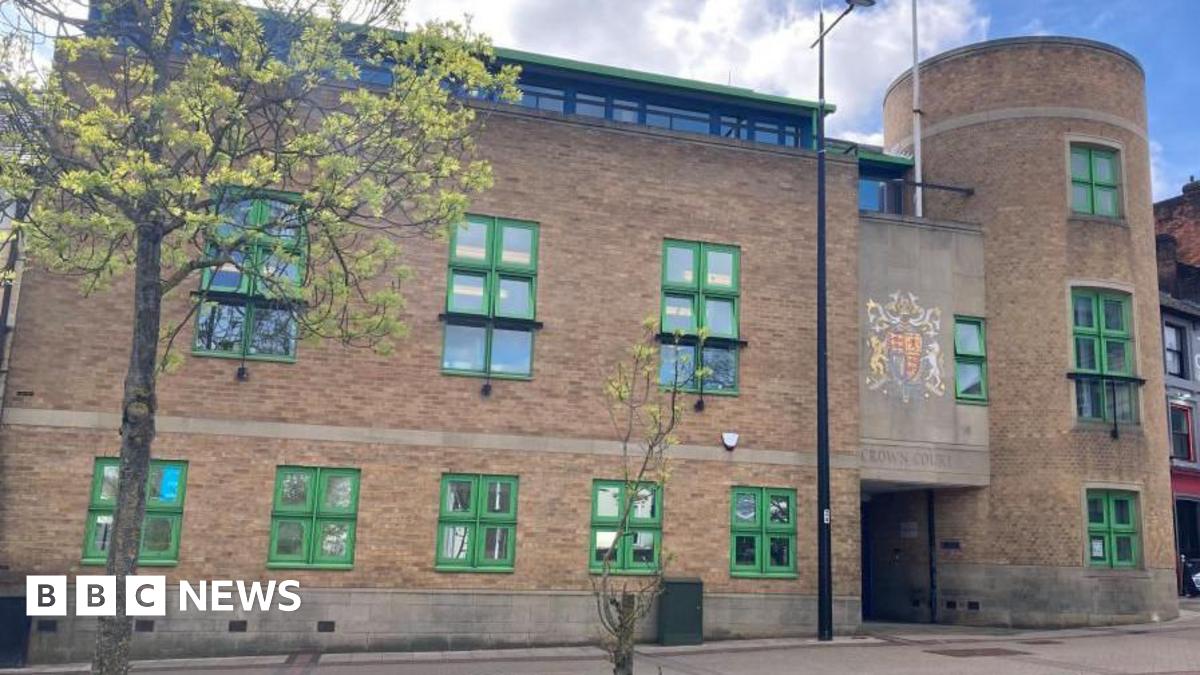 Police praise child as Luton 'sex predator' jailed - BBC News
