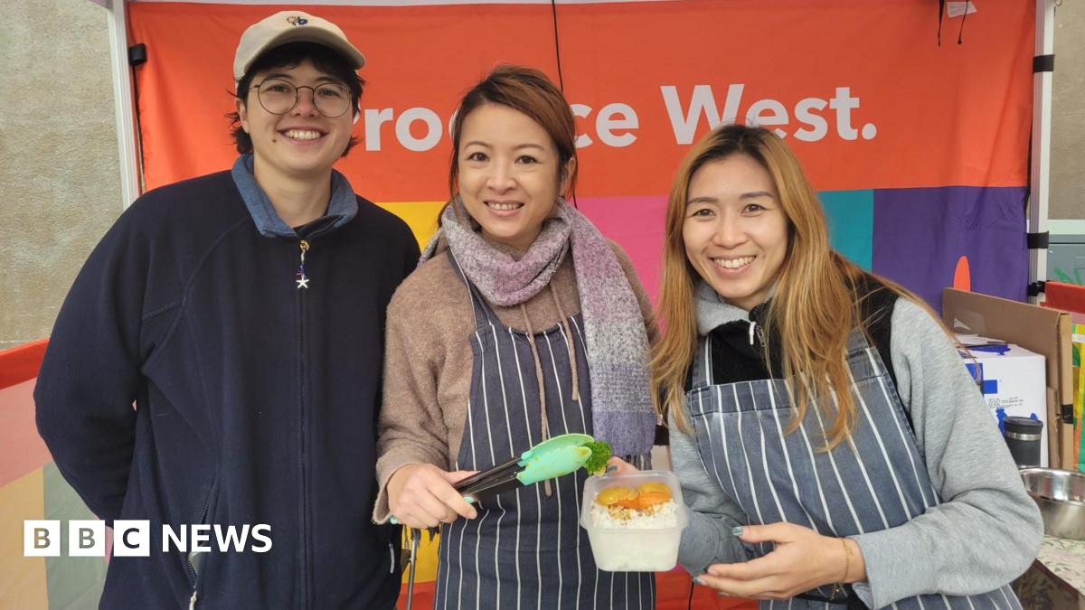 Refugees cook family recipes at Bristol pop-up - BBC News