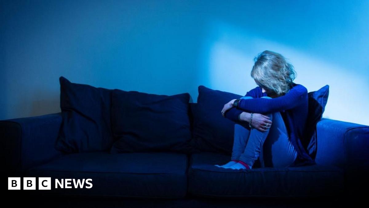 Working with bipolar: 'We're ignored, criticised, and sacked' - BBC News