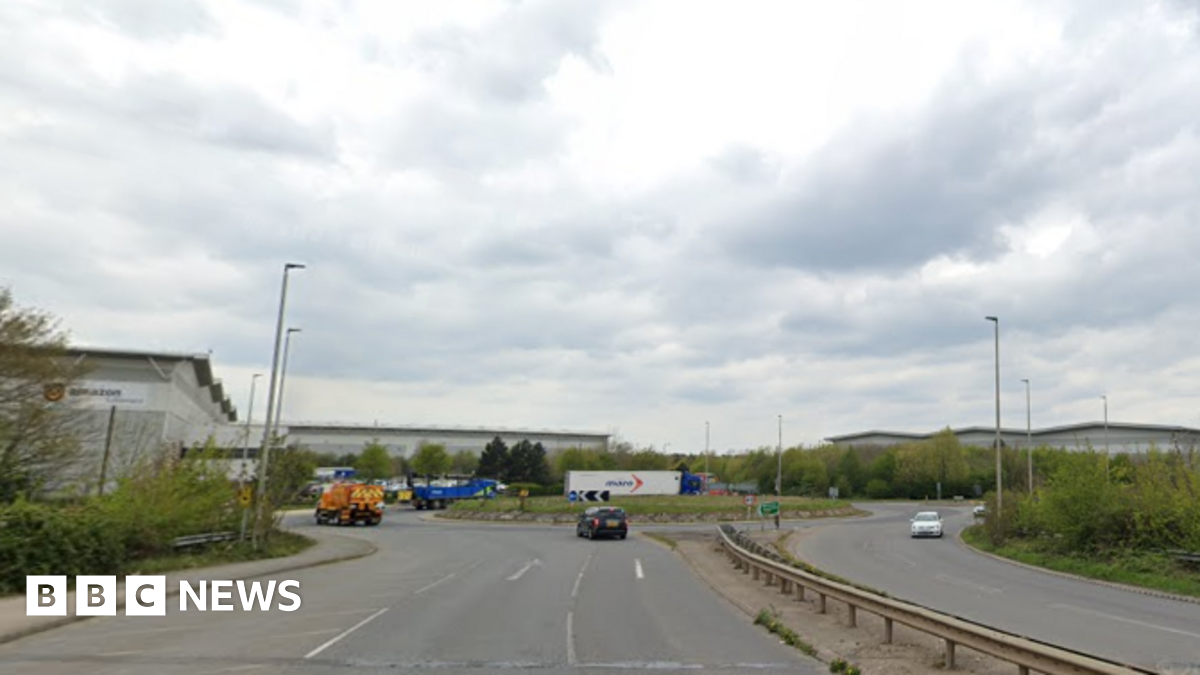 Peterborough lorry and car crash affects Stanground bypass - BBC News