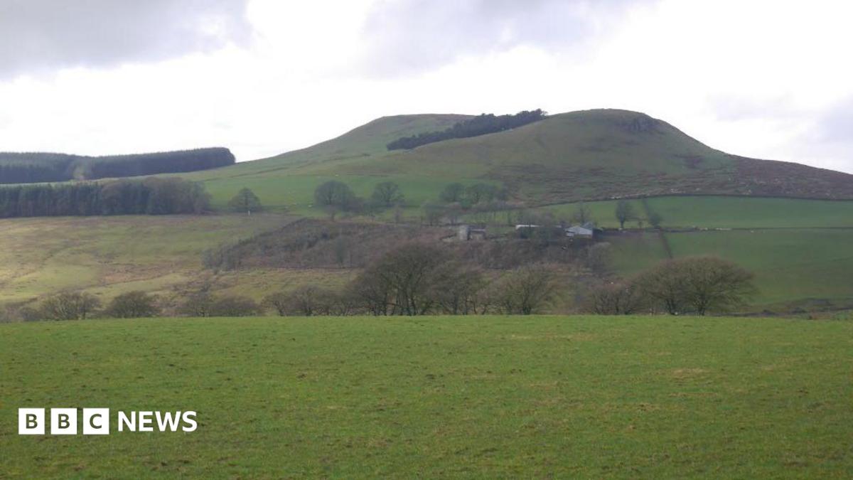 Burnswark hillfort siege site excavations cleared to proceed - BBC News