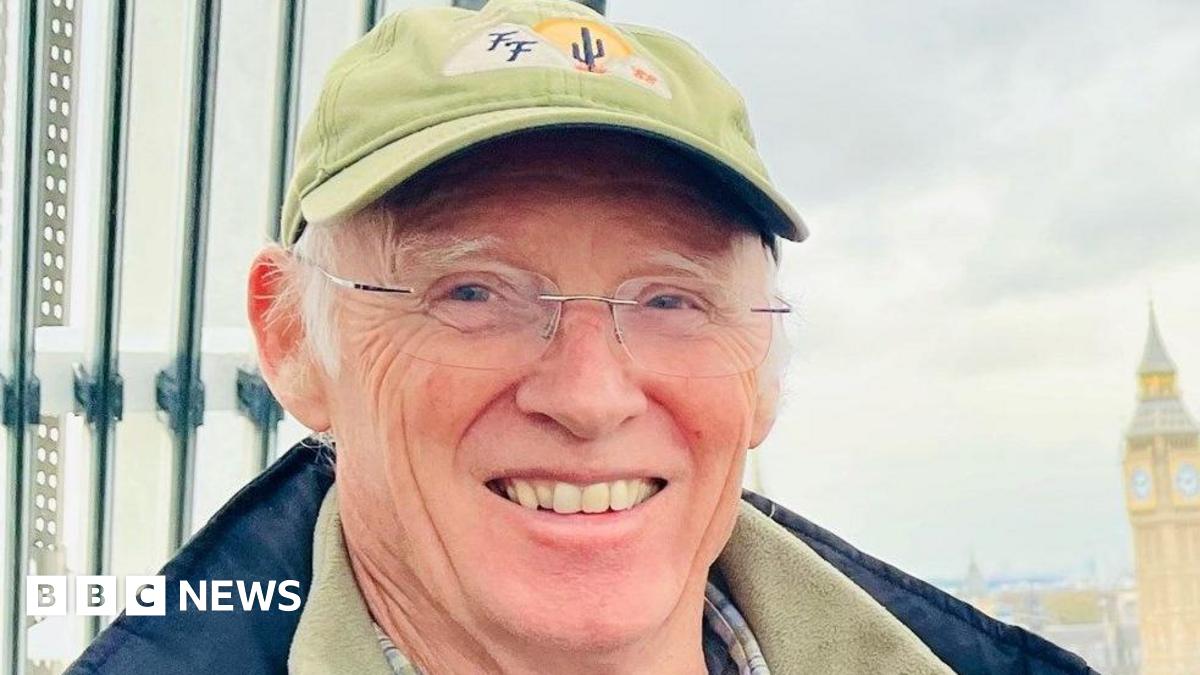 Enstone: Tribute to Spitfire pilot who was 'extremely good man' - BBC News