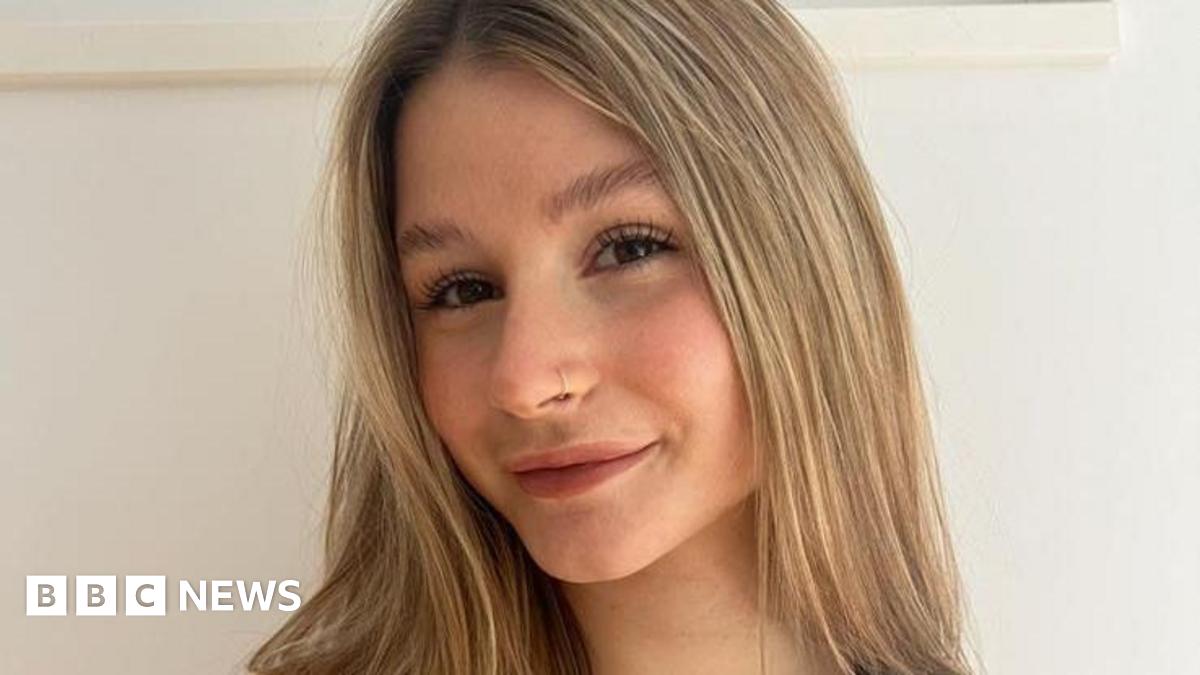 Traitors finalist Mollie Pearce on ulcerative colitis diagnosis - BBC News