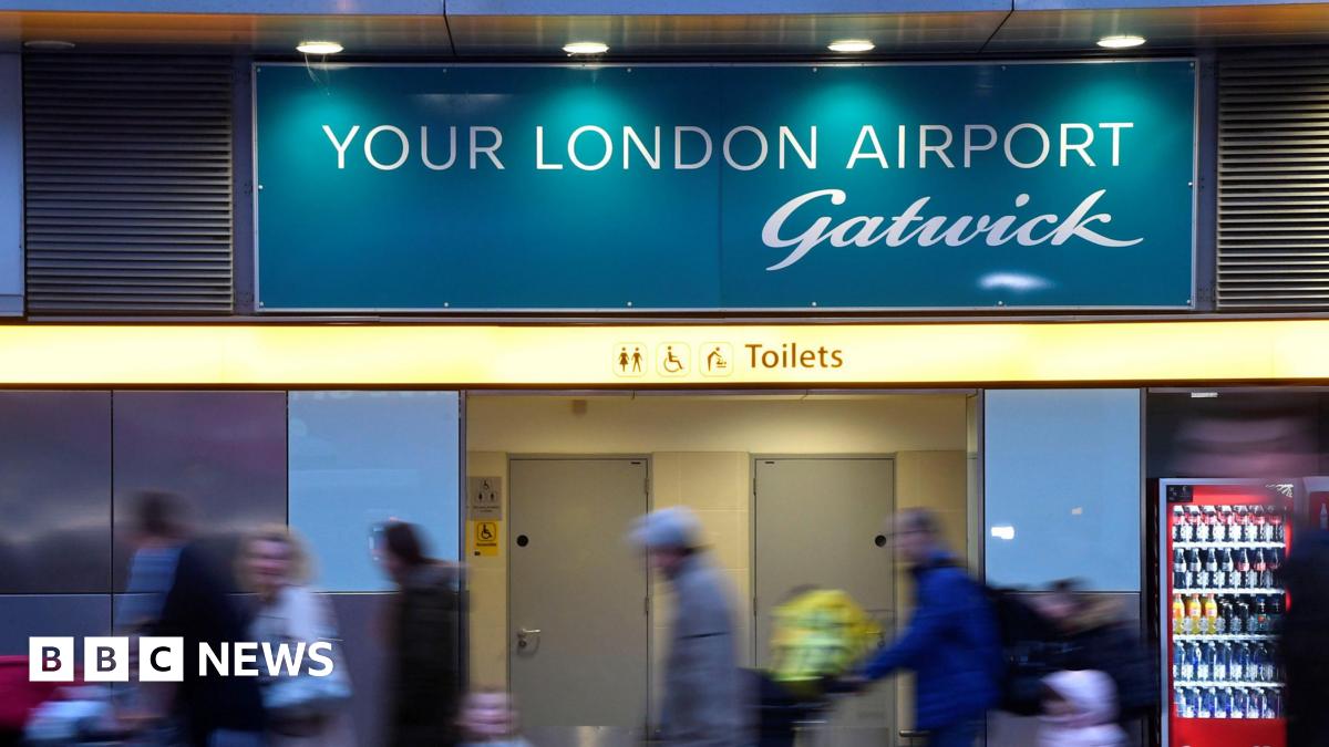 Gatwick Airport: Bus route extension will serve South Terminal - BBC News