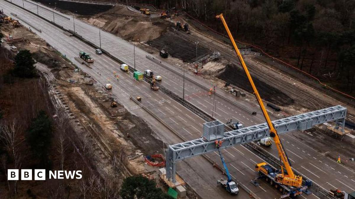 M25: Surrey stretch of motorway now closed until Monday morning - BBC News