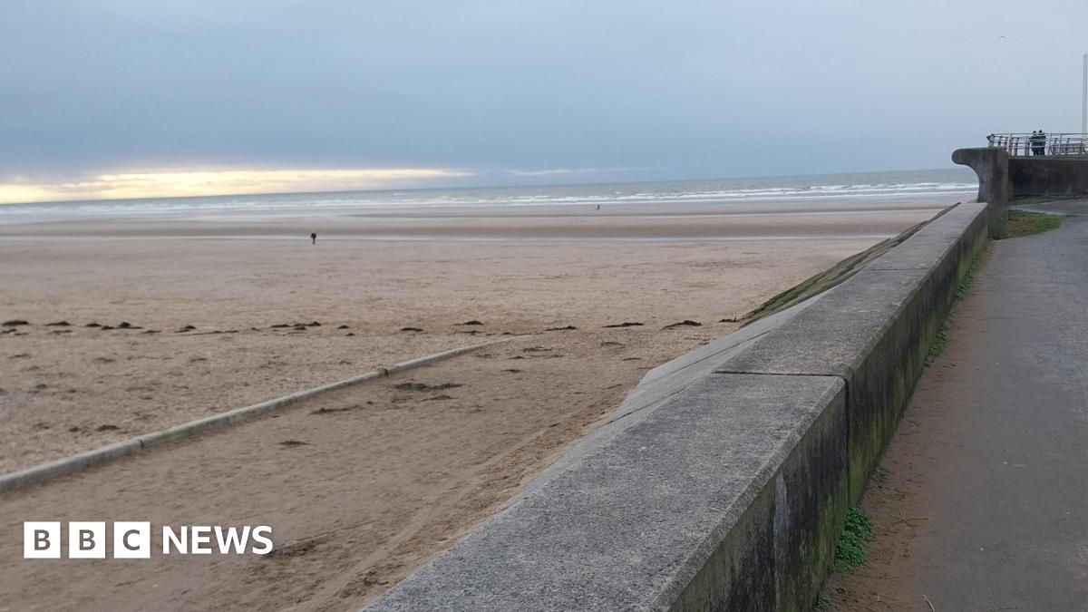 Blackpool beach could close for three years for wind farm work - BBC News