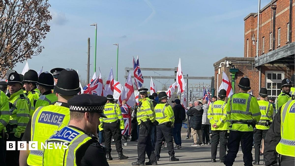 Roads closed as protesters march through Nuneaton town centre - BBC News