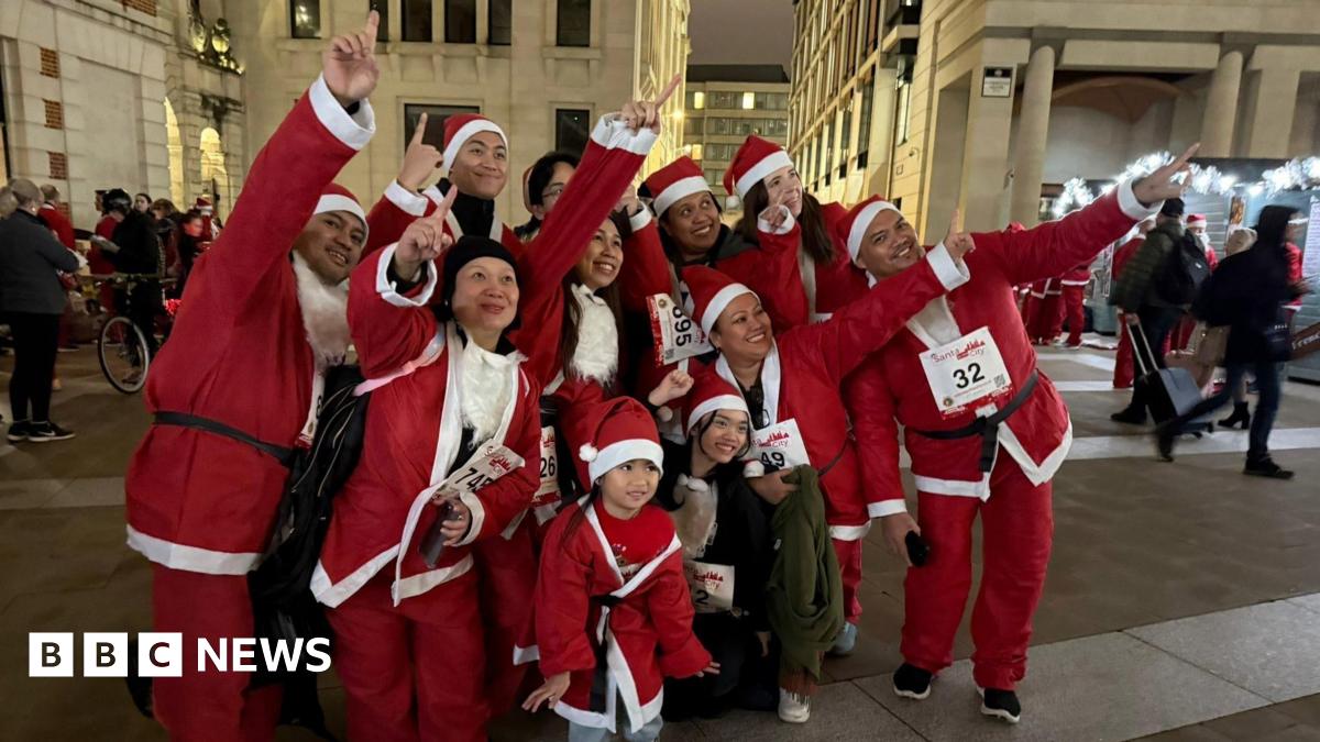 Santa in the City: Thousands descend on capital for charity - BBC News