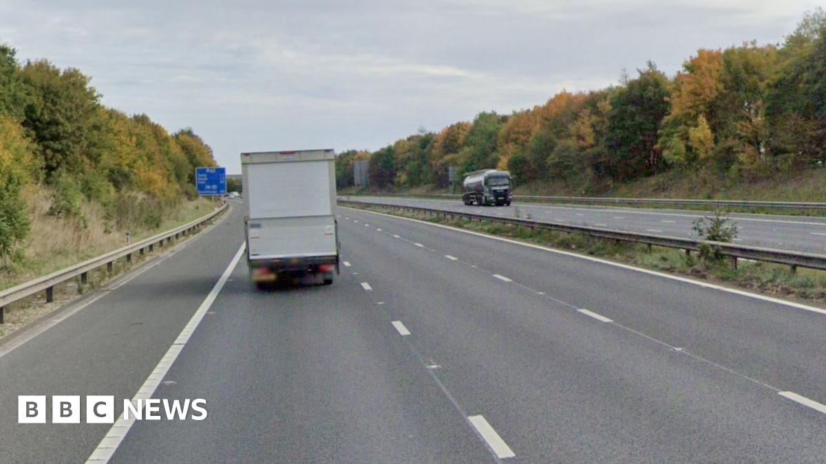 M62 reopens westbound after lorry hits bridge - BBC News