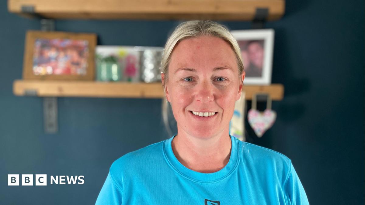 We haven't seen an NHS dentist in four years, say family - BBC News