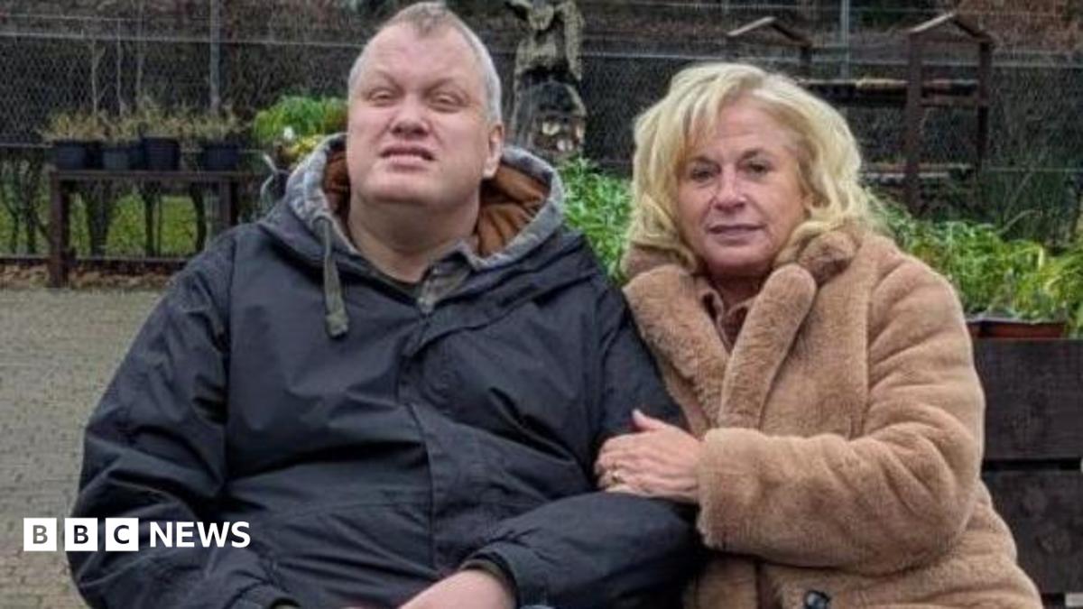 'Chadderton day centre closure would ruin my brother's life' - BBC News