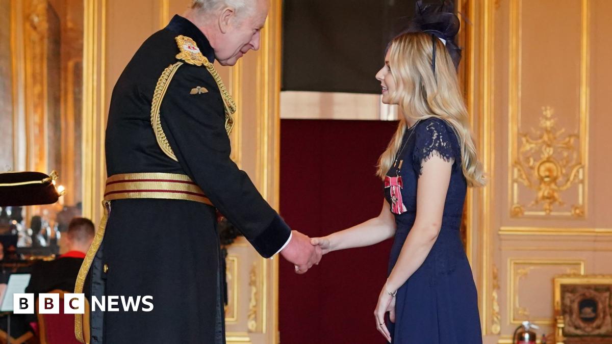 New Year Honours: Andrew Harper's widow receives MBE - BBC News